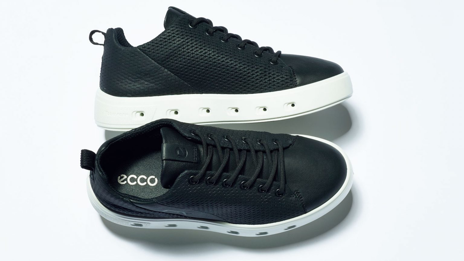 ECCOのシューズ最前線。ウォーキングを3つ星級のウェルネスにする《STREET 720》
